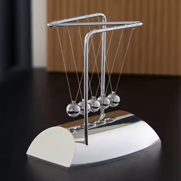Newton's Cradle - Momento version - Simplist Desk